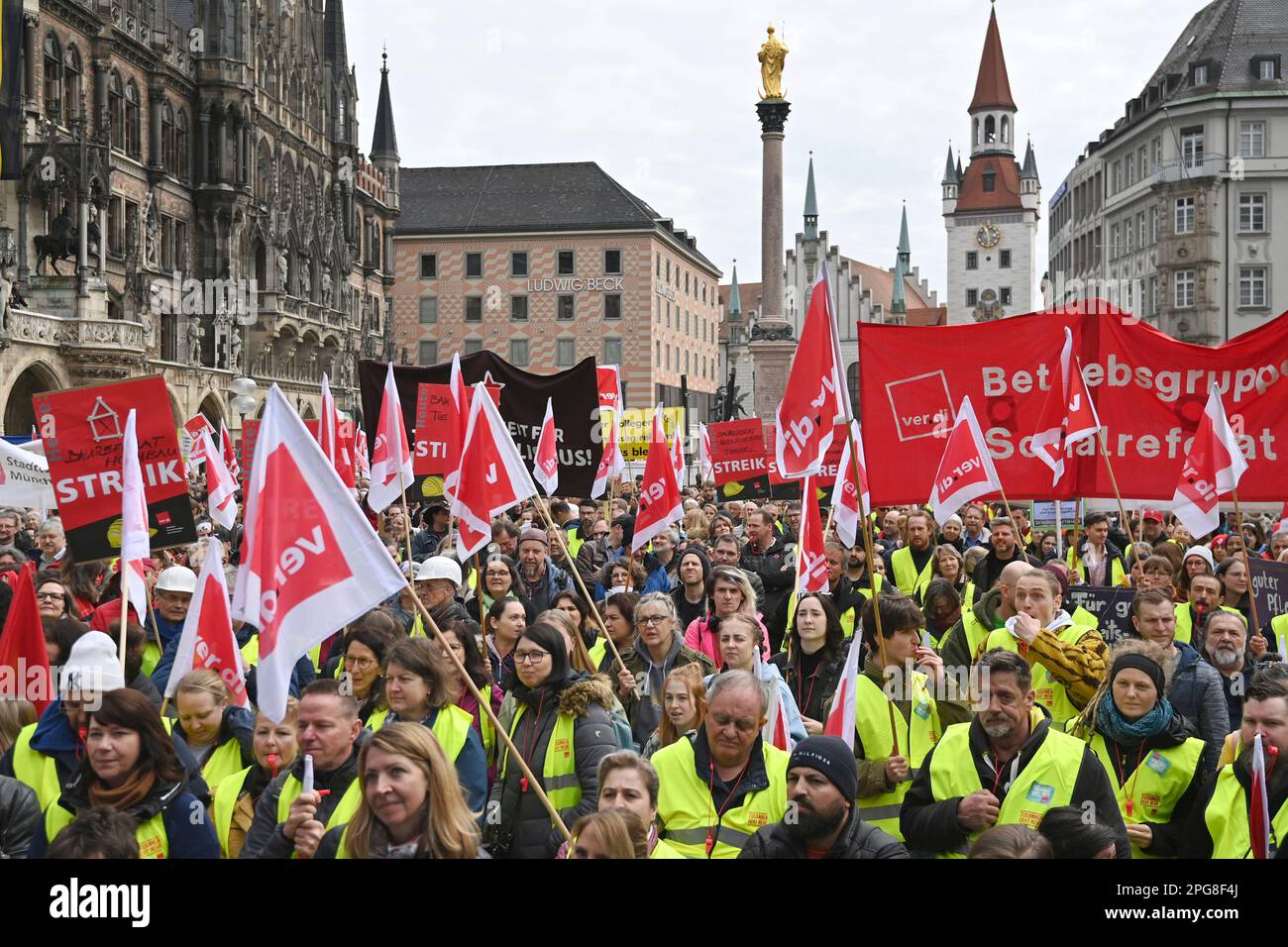 Bavaria. 21st Mar, 2023. Theme image major strike day at Marienplatz in ...