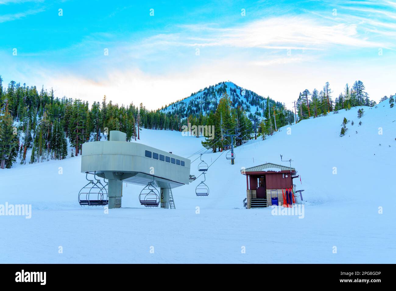 Ski lift system hi-res stock photography and images - Alamy