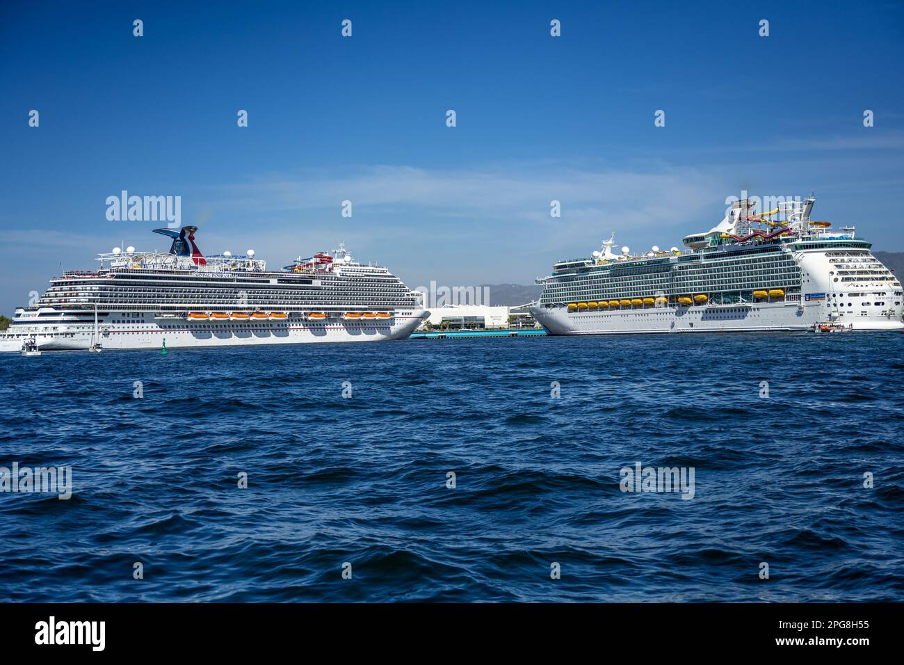 Two luxury cruise ships hi-res stock photography and images - Alamy