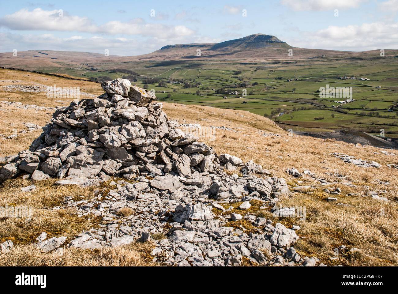 Sections of a walk up beyond dry Rigg Quarry & towards Pen-y-Ghent in ...