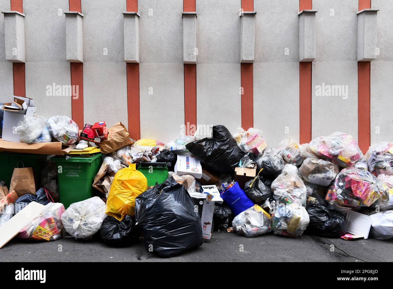 Garbage Strike in Paris on March 2023 - Paris - France Stock Photo - Alamy