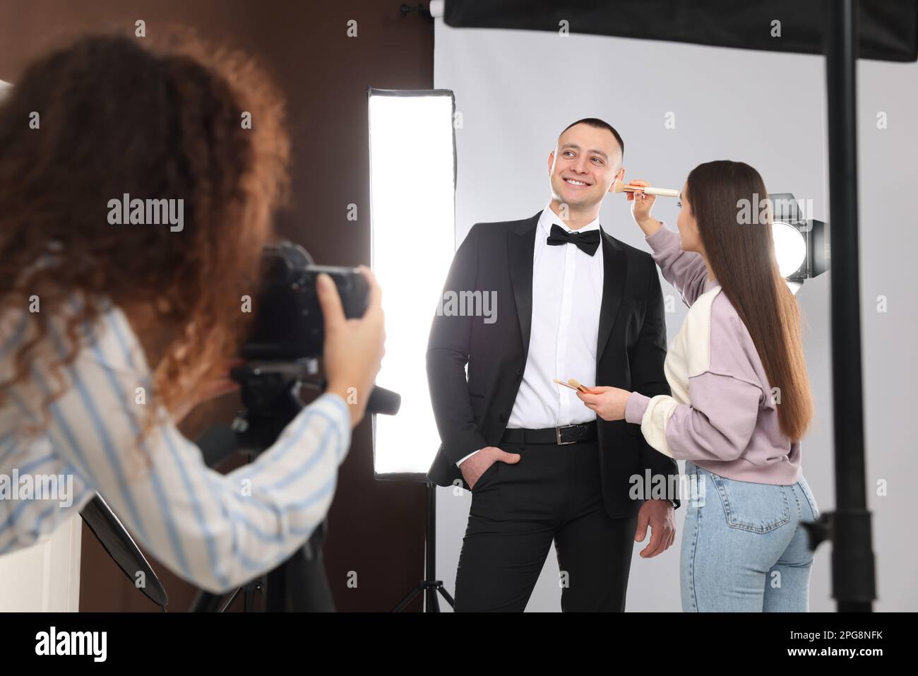 Photography backstage model makeup hi-res stock photography and images ...