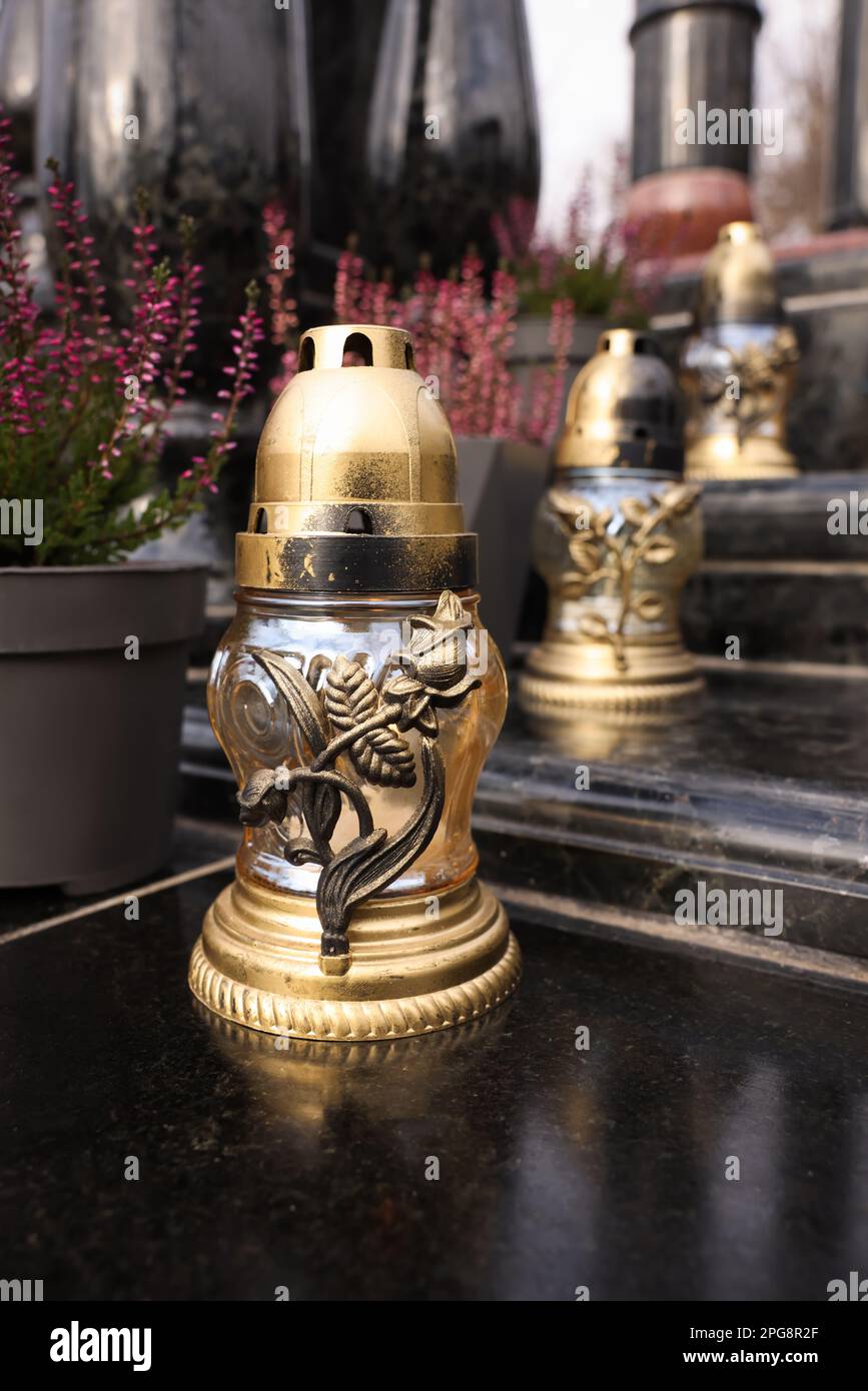 Tiled grave hi-res stock photography and images - Alamy