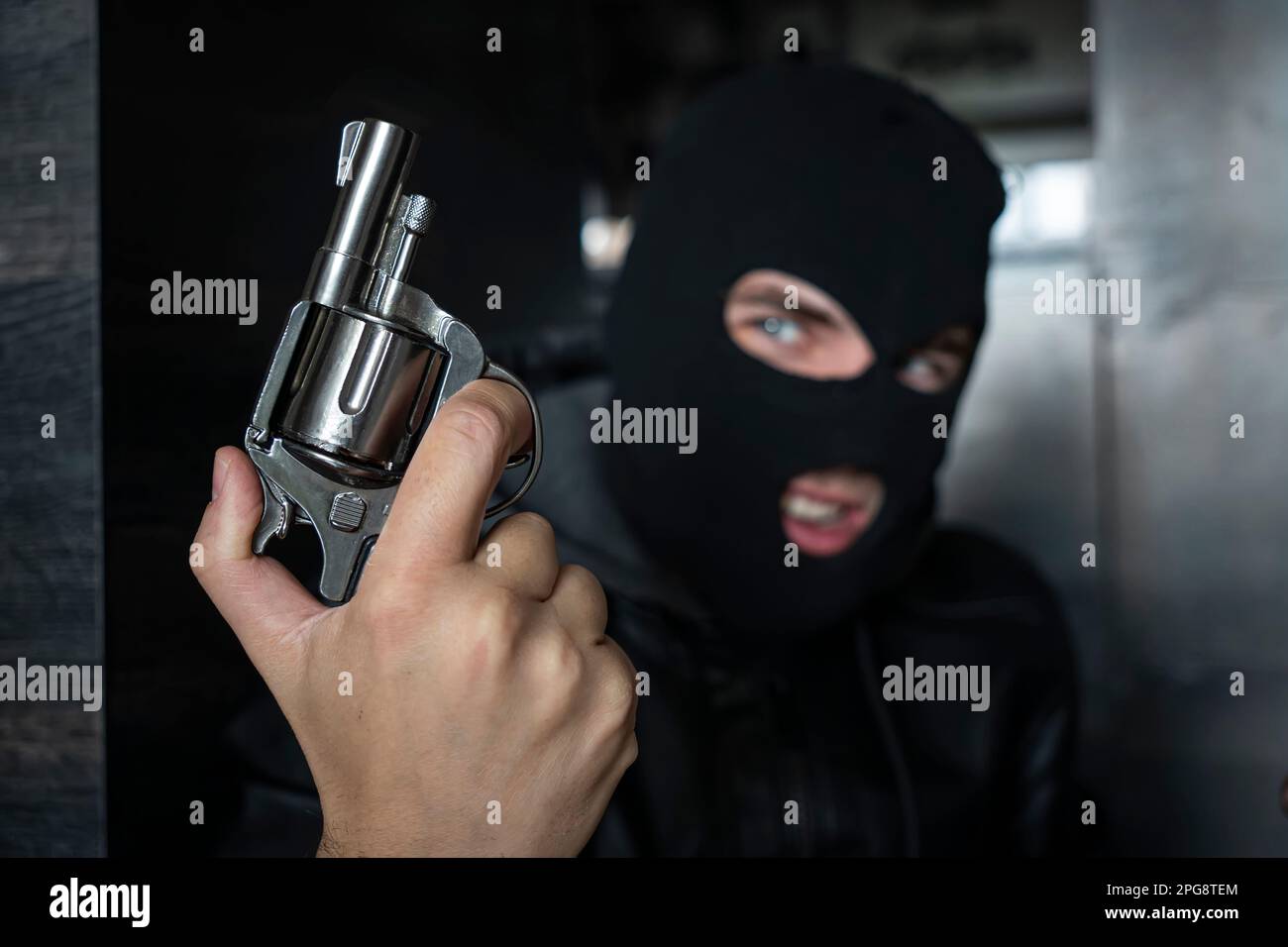 Pistol revolver in hand gangster hi-res stock photography and images ...