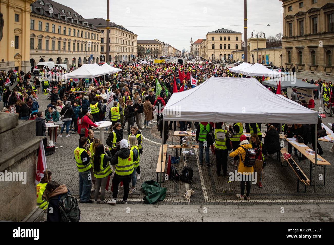 Munich, Germany. 21st Mar, 2023. 6000 workers of the public sector ...