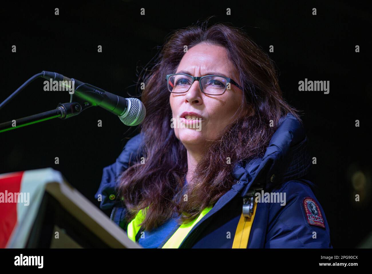 DGB head Yasmin Fahimi ( SPD ). 6000 workers of the public sector ...