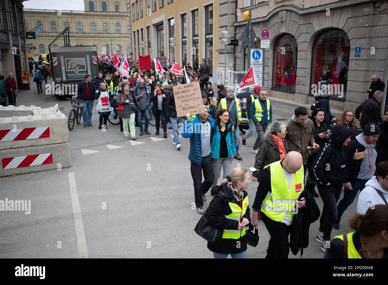 Munich, Germany. 21st Mar, 2023. 6000 workers of the public sector ...