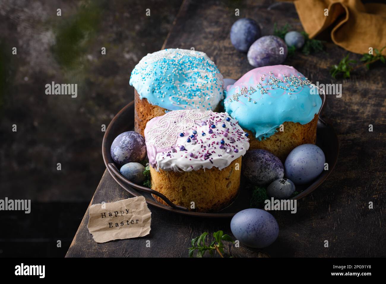 Traditional Ukrainian Easter cake kulich and eggs Stock Photo - Alamy