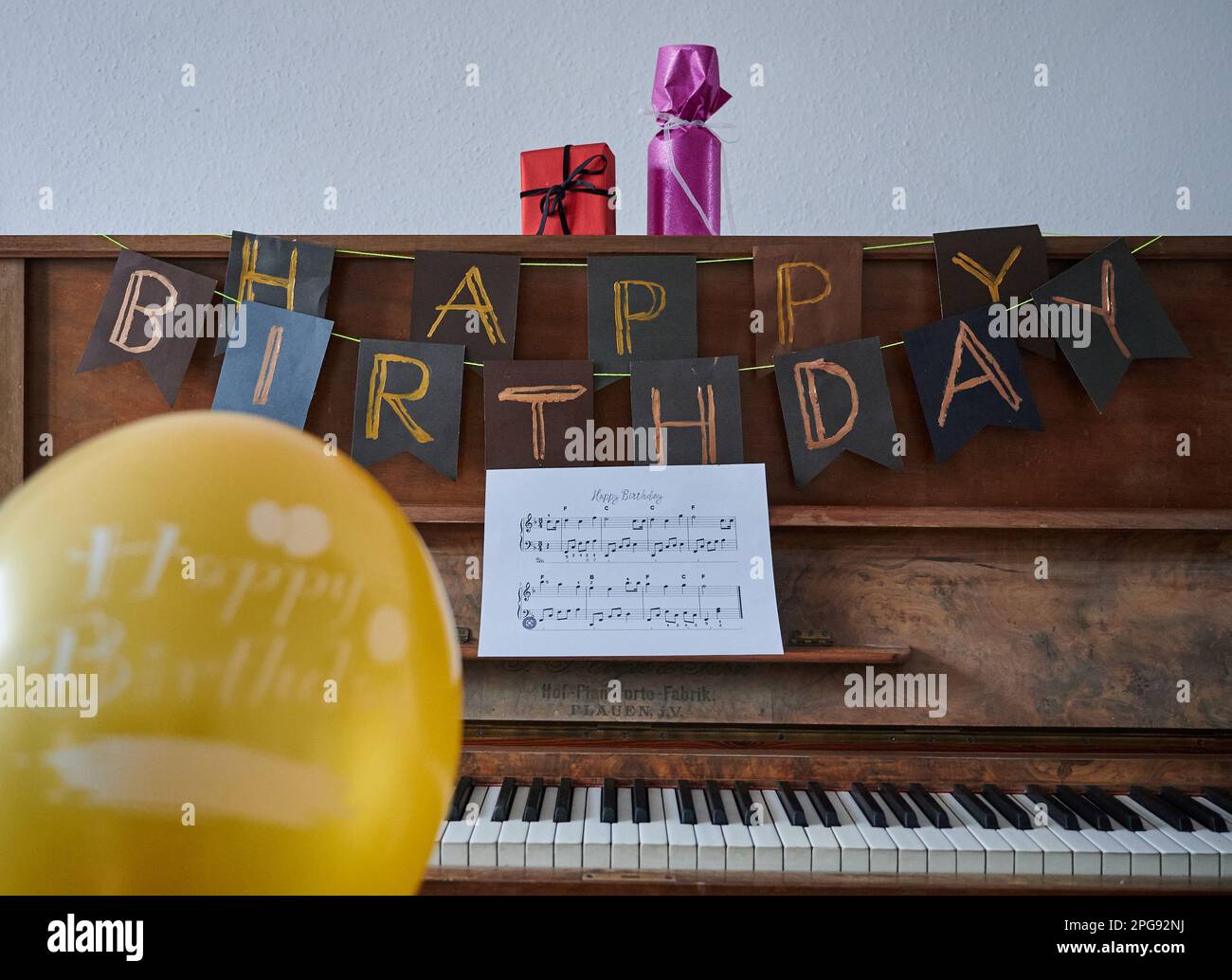 Berlin, Germany. 19th Mar, 2023. "Happy Birthday" is written on a ...