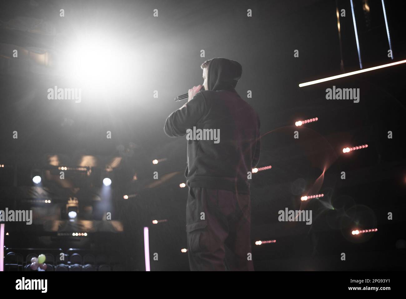 Hand singer microphone silhouette hi-res stock photography and images ...