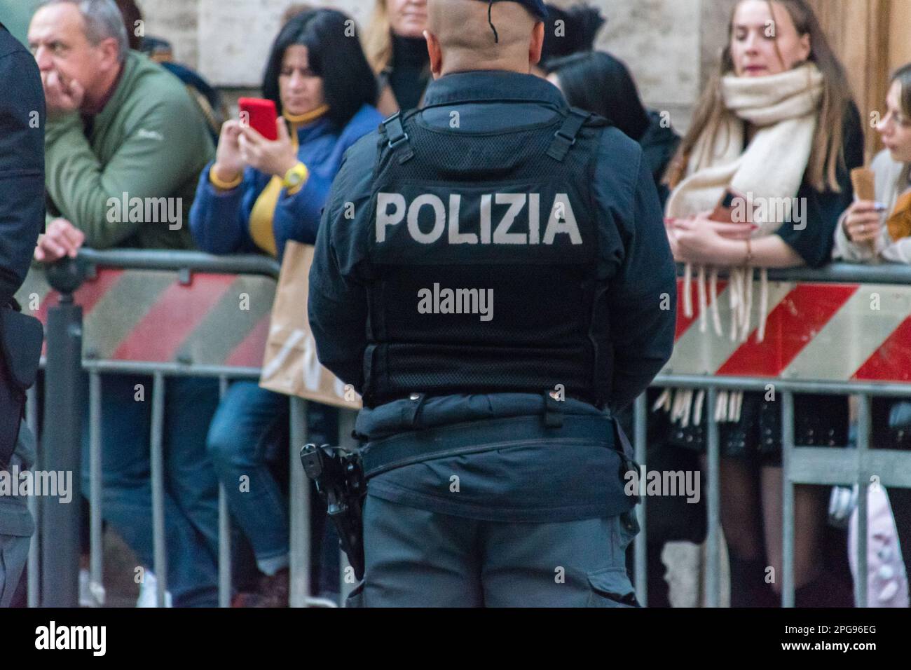 Italian police officer hi-res stock photography and images - Alamy