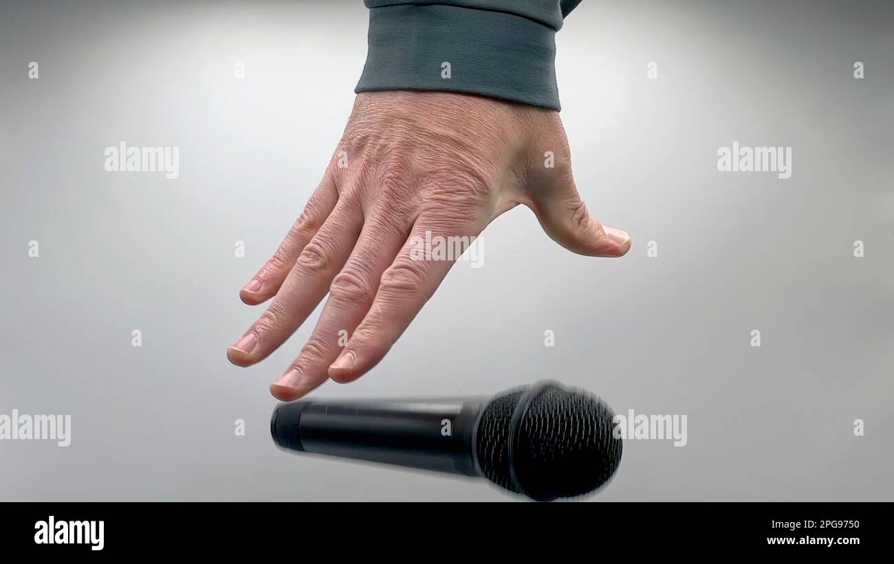 Dropping the mic hi-res stock photography and images - Alamy