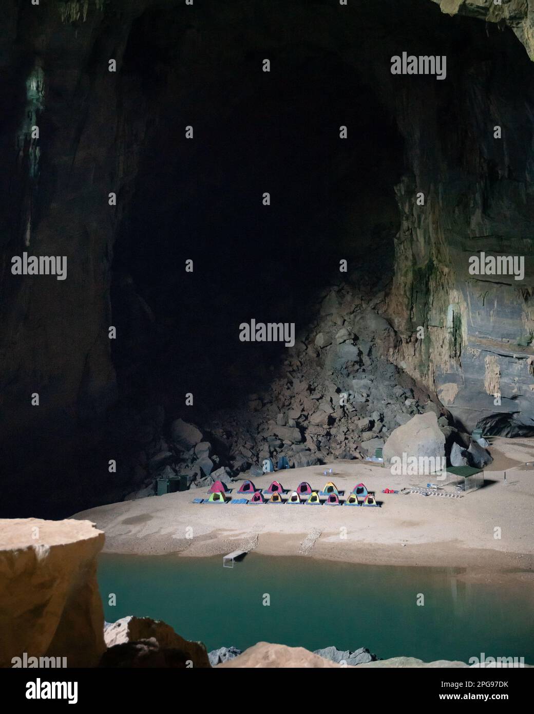 Cave in rocks in asia hi-res stock photography and images - Alamy