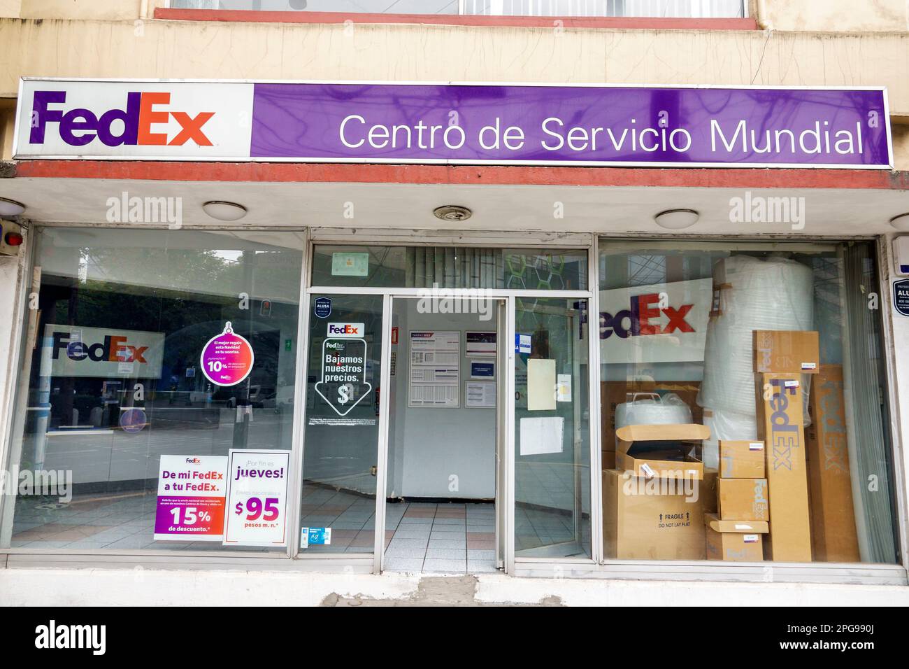 Fedex outside exterior hi-res stock photography and images - Alamy