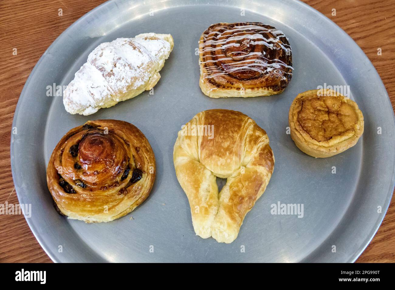 Pastries buns croissant tray hi-res stock photography and images - Alamy