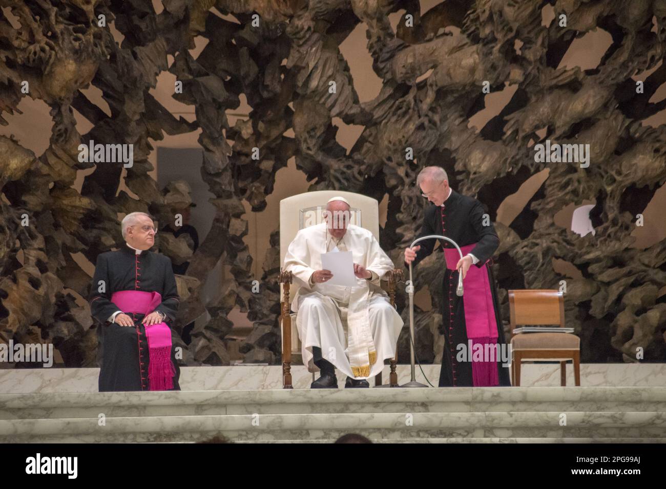 In vatican audience hall hi-res stock photography and images - Alamy