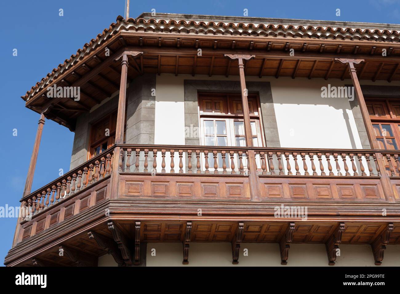 Wooden balcony and railing hi-res stock photography and images - Alamy