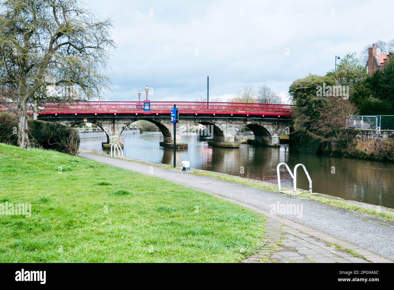 Trent Bridge leading into the town of Newark on Trent, Nottinghamshire ...