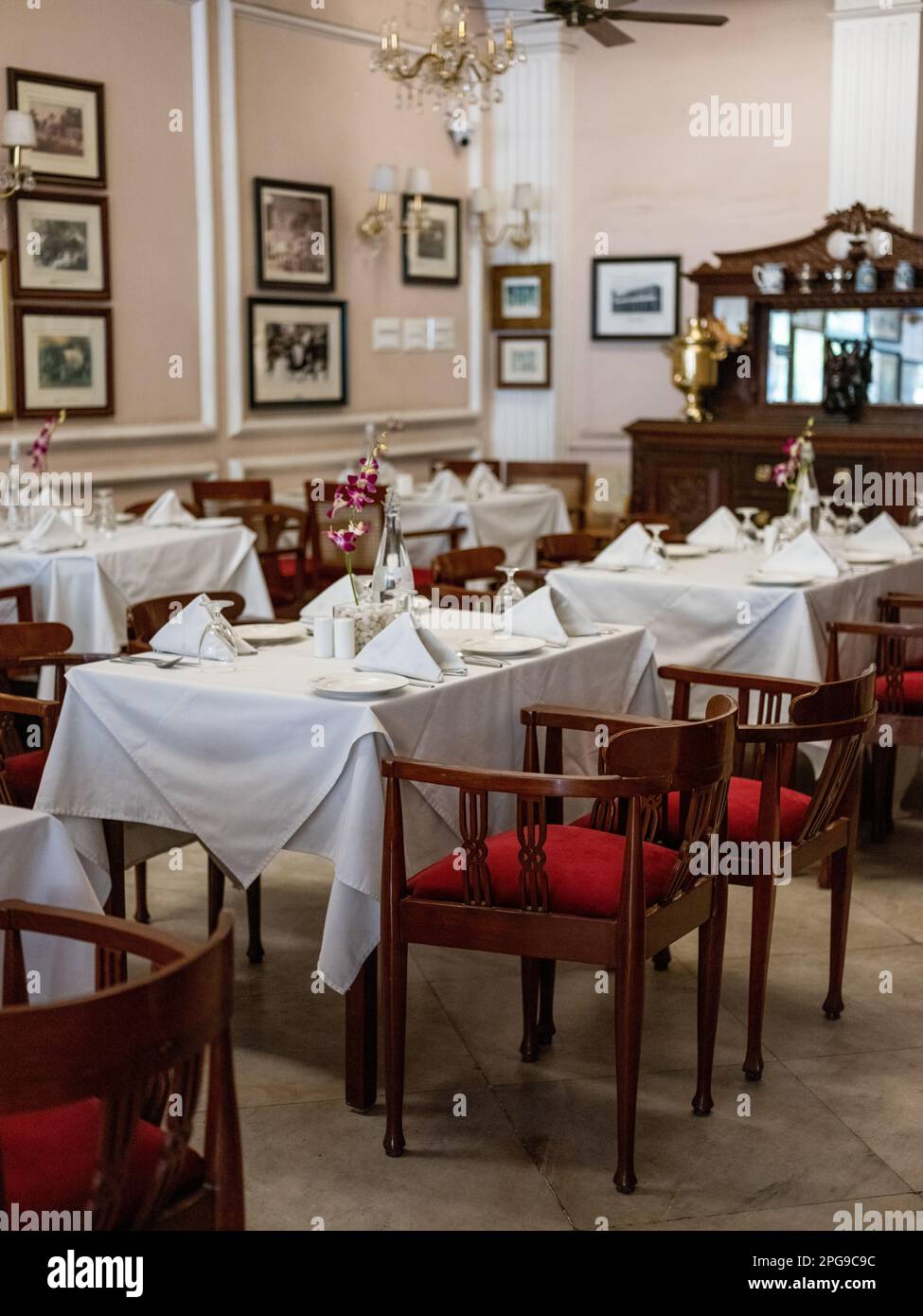 Indian restaurant in kolkata india hi-res stock photography and images ...