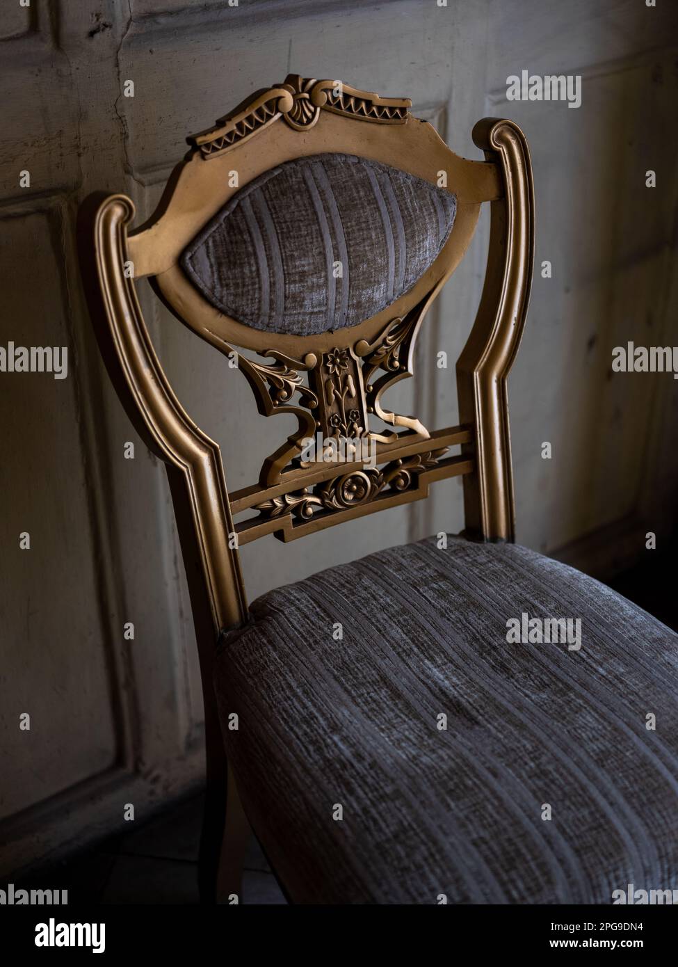 Ornate chair hi-res stock photography and images - Alamy