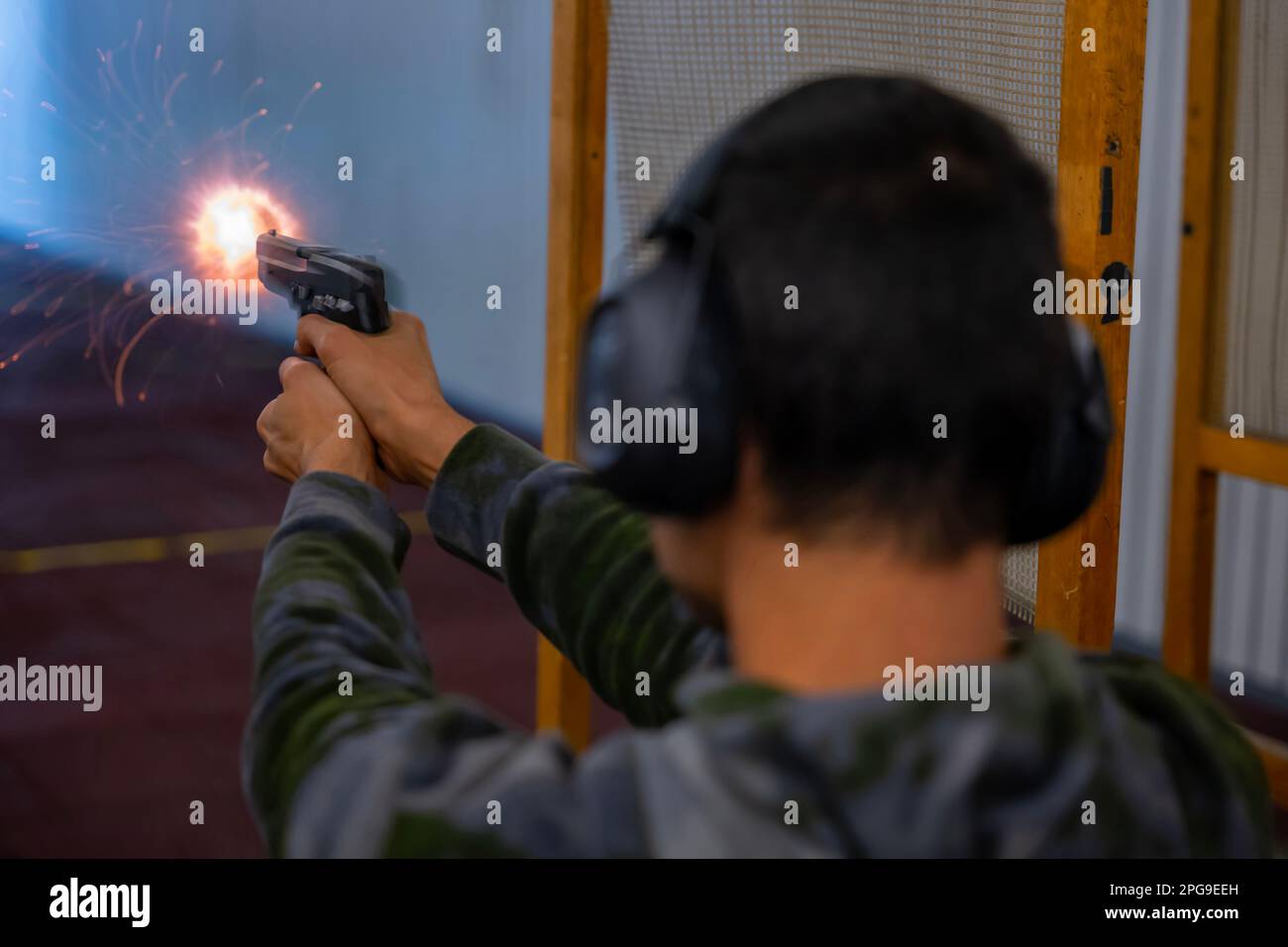 Man shooting a long gun hi-res stock photography and images - Alamy