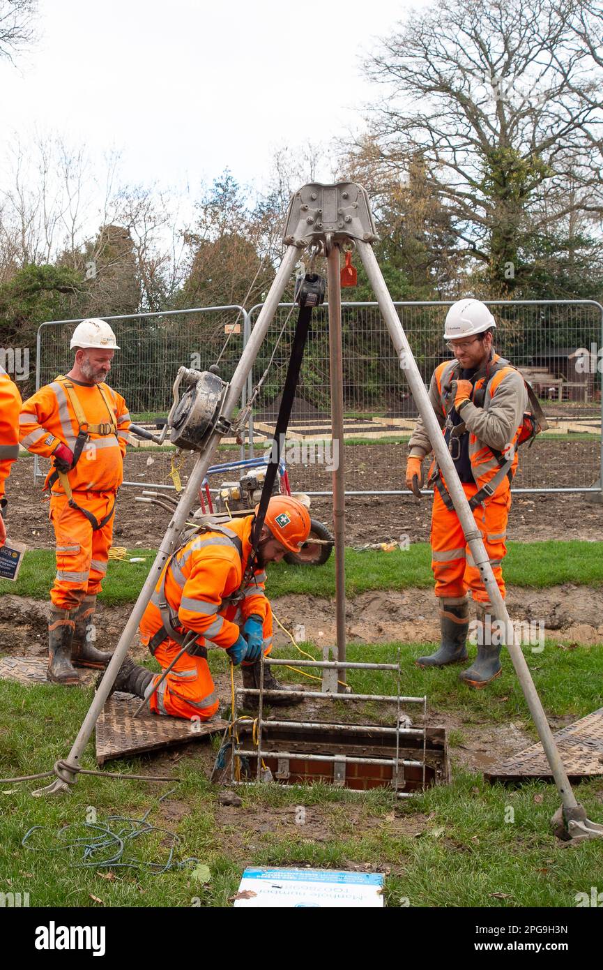 Tripod machines hi-res stock photography and images - Alamy