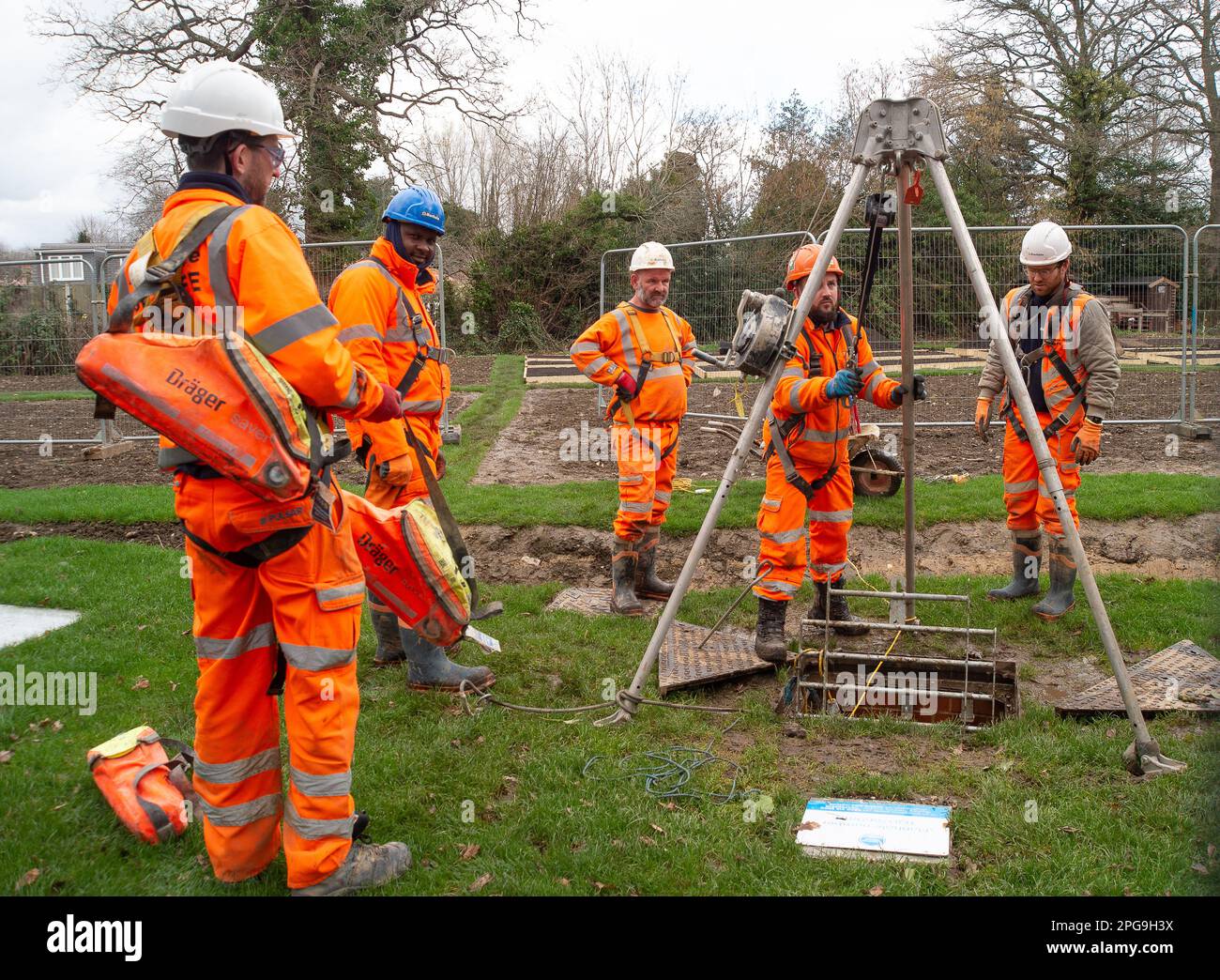 Tripod machines hi-res stock photography and images - Alamy