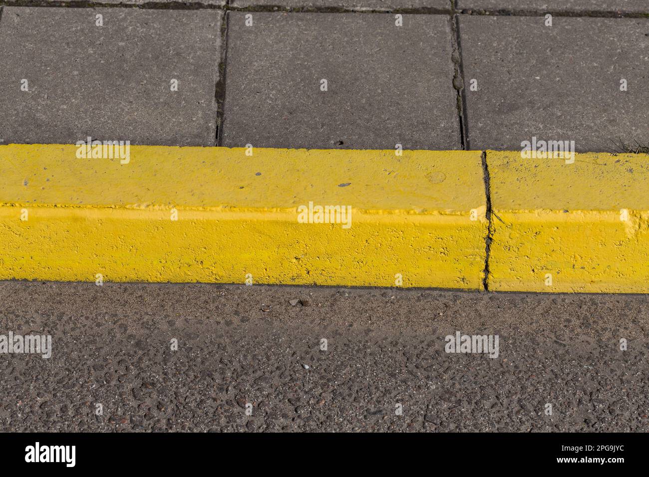 Highway roadside green grass concrete hi-res stock photography and ...