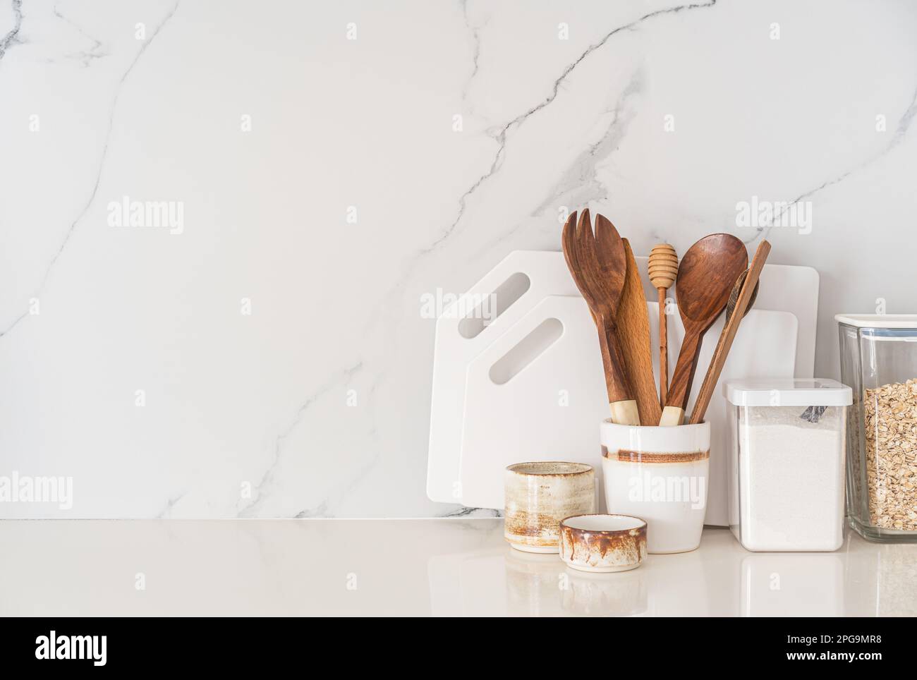 Kitchen utensils background Stock Photo - Alamy