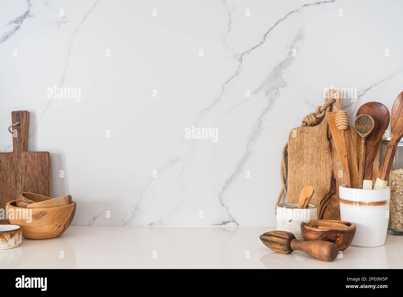 Kitchen utensils background Stock Photo - Alamy