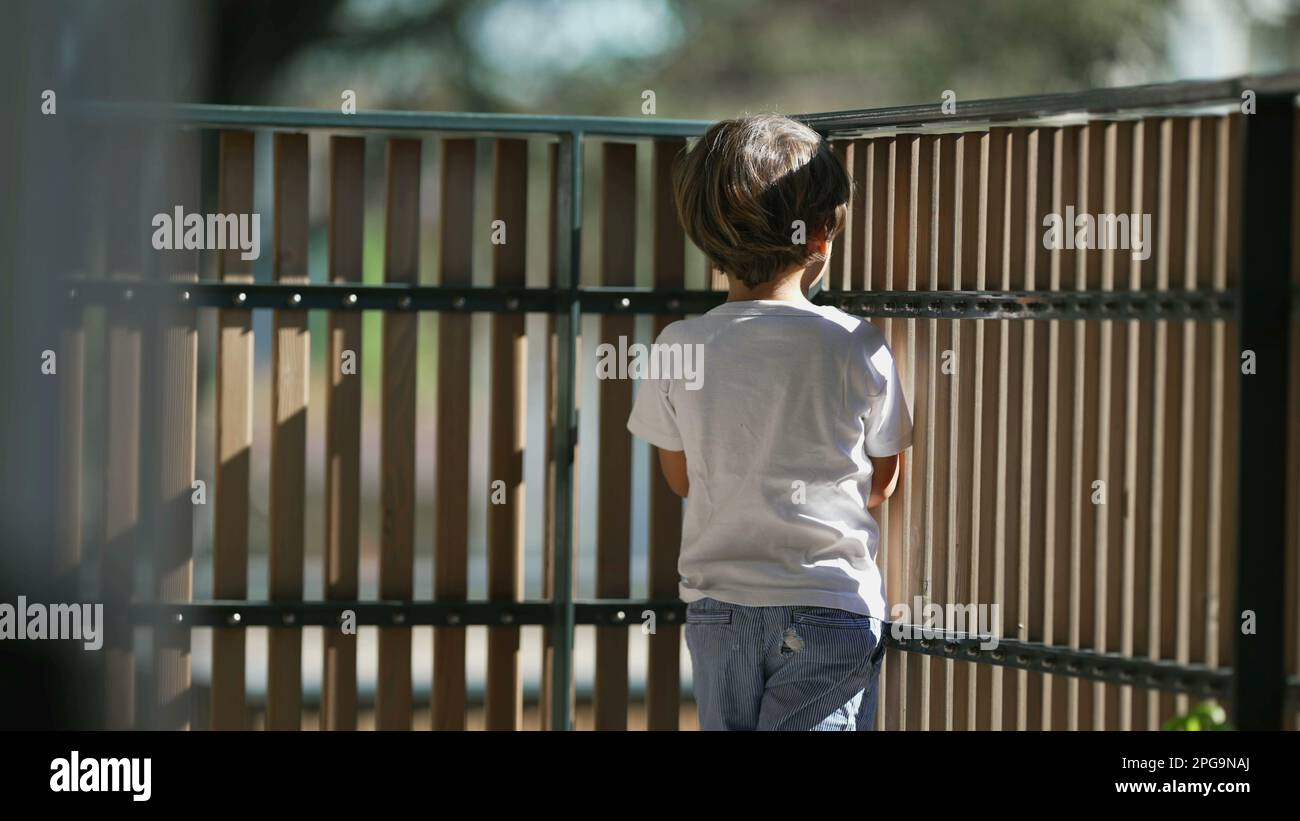 Peaking fence hi-res stock photography and images - Alamy