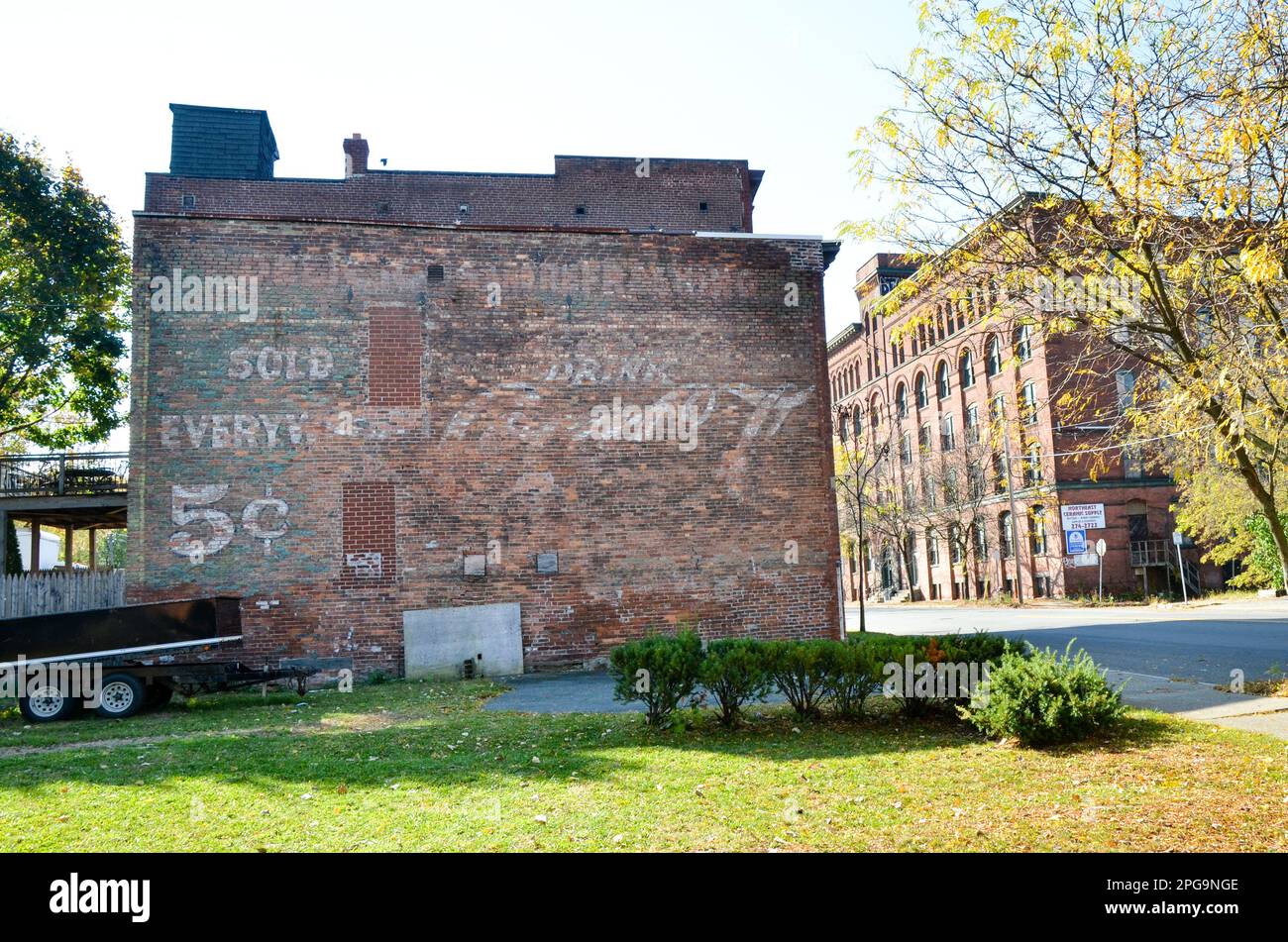 Troy, NY, USA: Full side of warehouse with hand-painted advertising ...