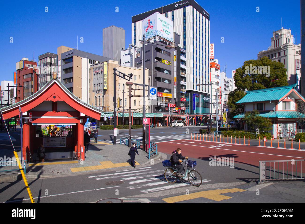 Japan, Tokyo, Asakusa, skyline, street scene Stock Photo - Alamy
