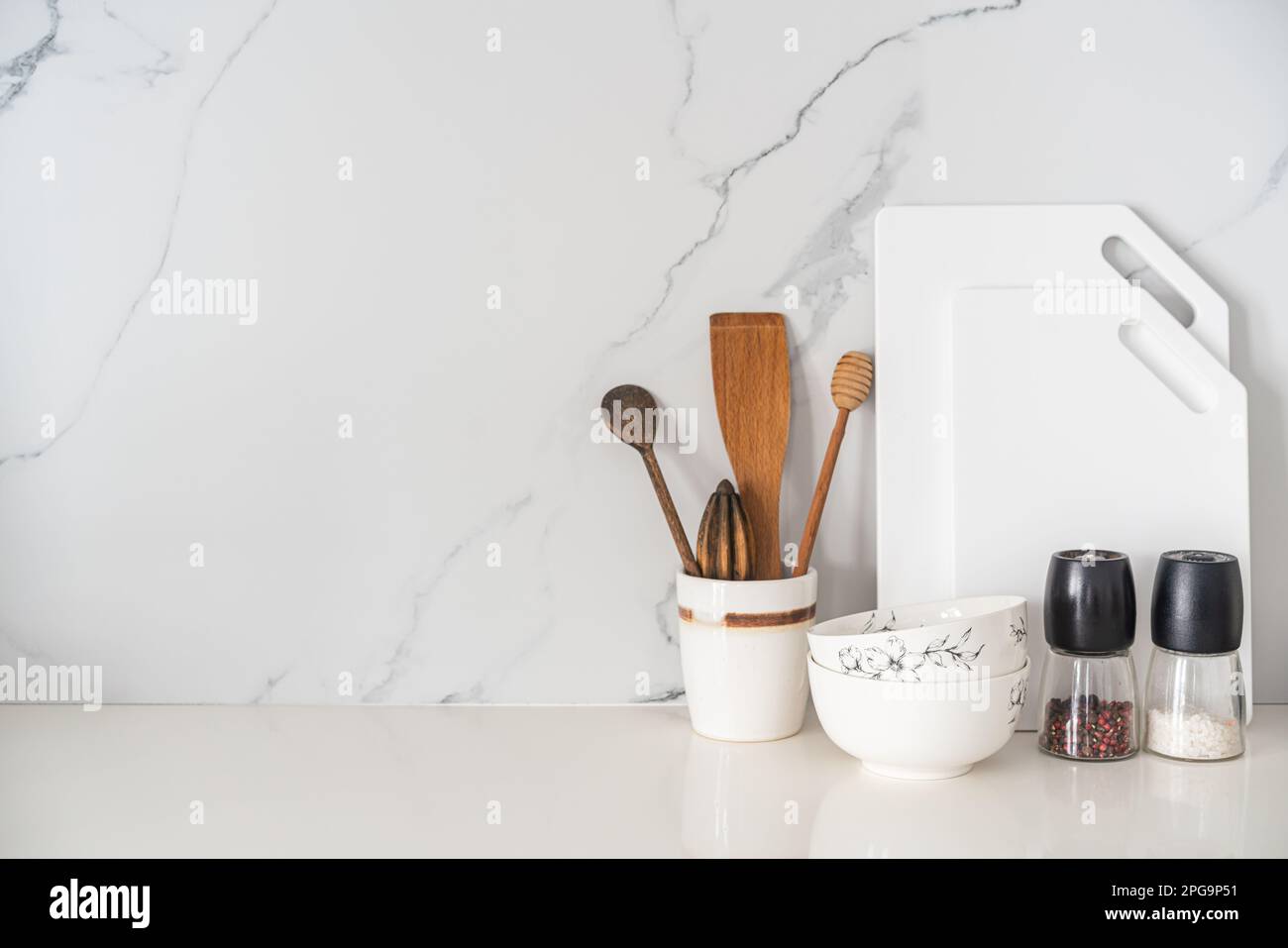 Kitchen utensils background Stock Photo - Alamy