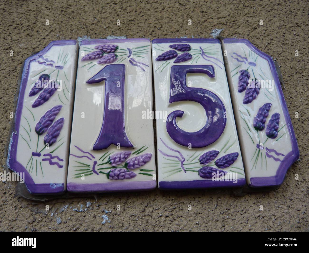 LE NUMÉRO 15 INDIQUANT L'ADRESSE D'UNE MAISON. PARIS. FRANCE Stock ...
