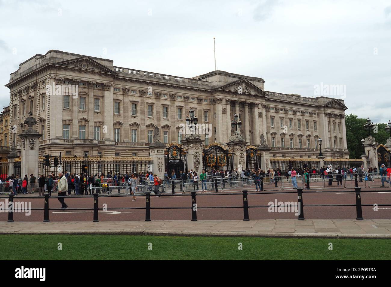 Buckingham Palace, royal residence, London, England, United Kingdom ...