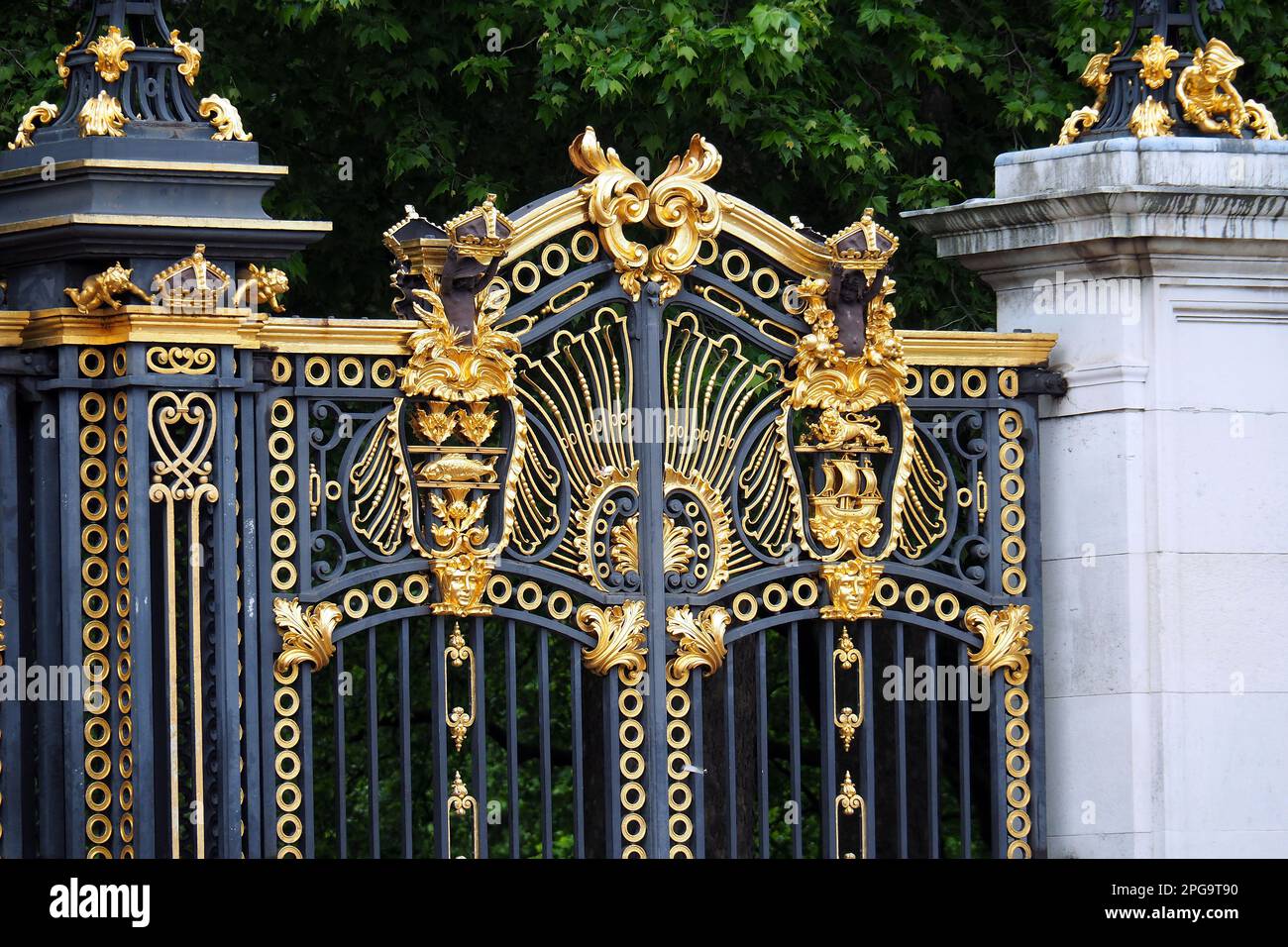 Canada gate green park hi-res stock photography and images - Alamy
