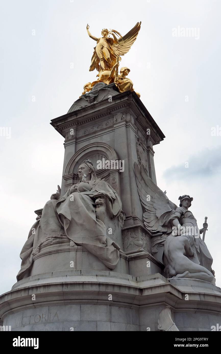 Victoria Memorial, monument to Queen Victoria, The Mall, London ...