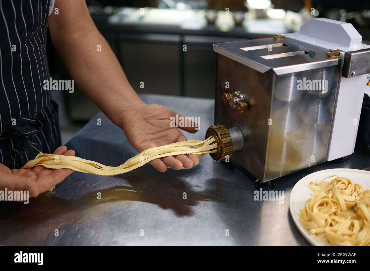 Using pasta maker hi-res stock photography and images - Alamy