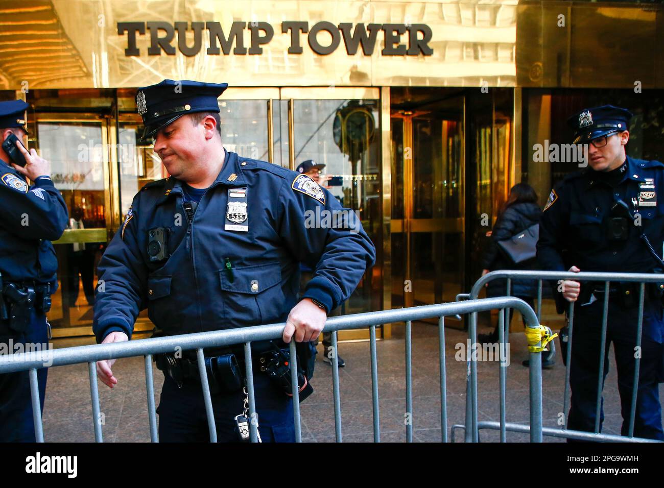 New York City in the United States, 21/03/2023, NYPD officers set up ...
