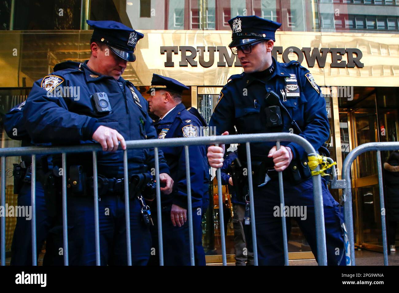 New York City in the United States, 21/03/2023, NYPD officers set up ...