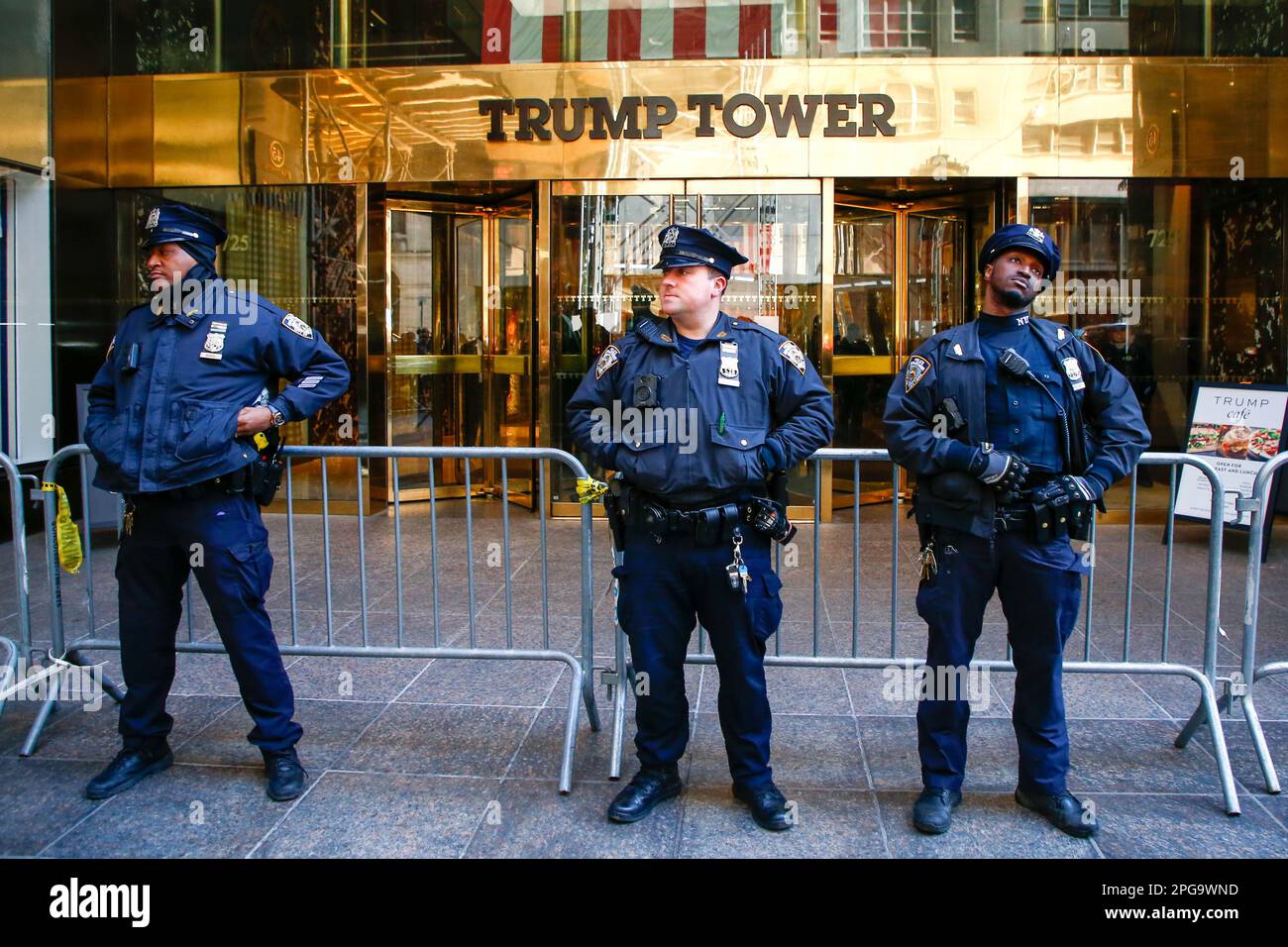New York City in the United States, 21/03/2023, NYPD officers set up ...