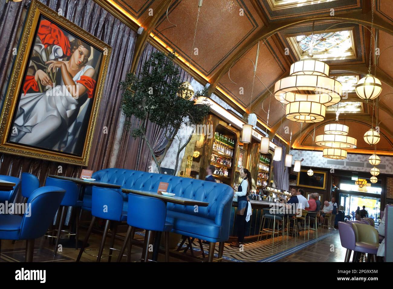 Art Deco Interior of Café en Seine, Dawson Street Dublin Ireland Stock ...
