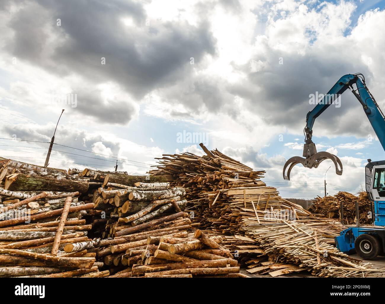 Industrial log loader at lambermill Stock Photo - Alamy
