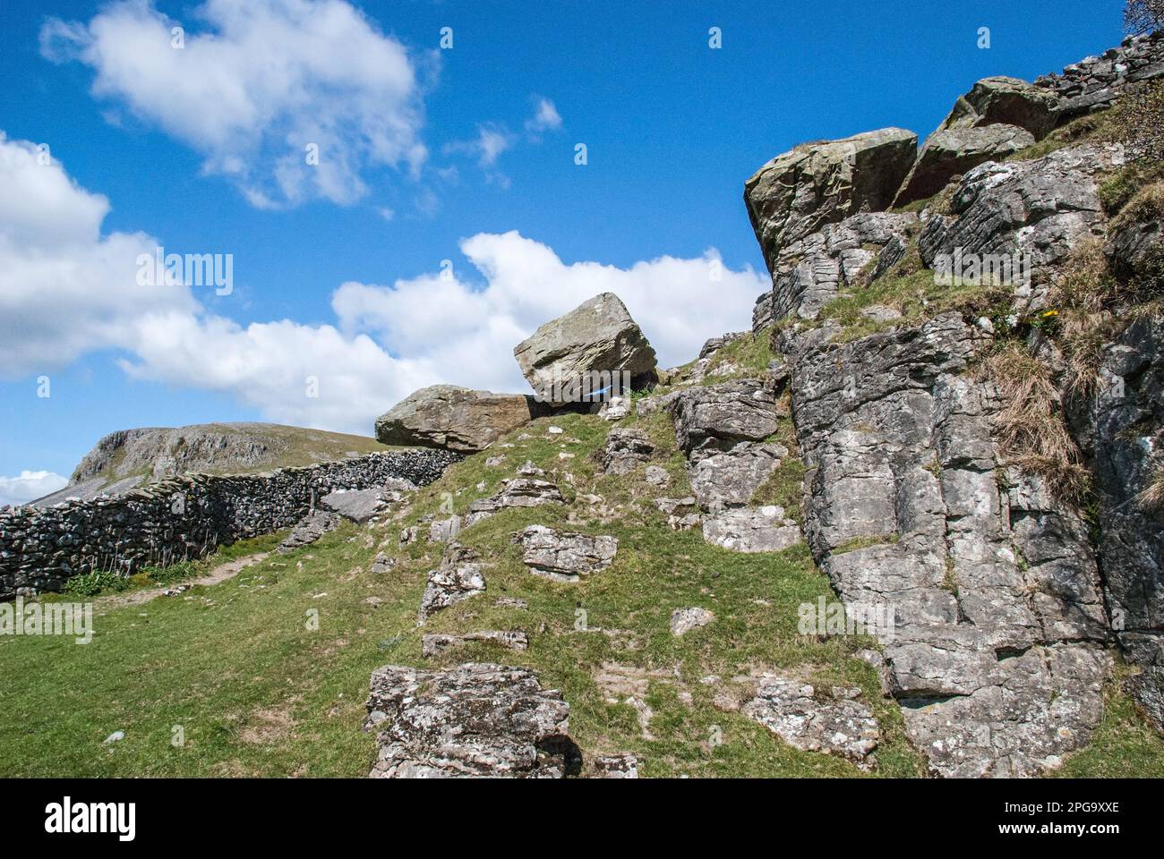 Large rocks dales scenery hi-res stock photography and images - Alamy
