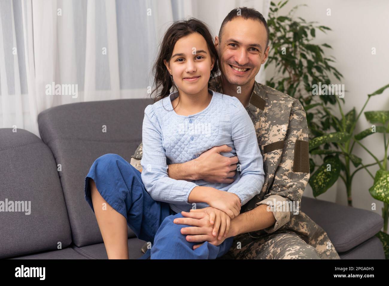 military father hugging his daughter Stock Photo - Alamy