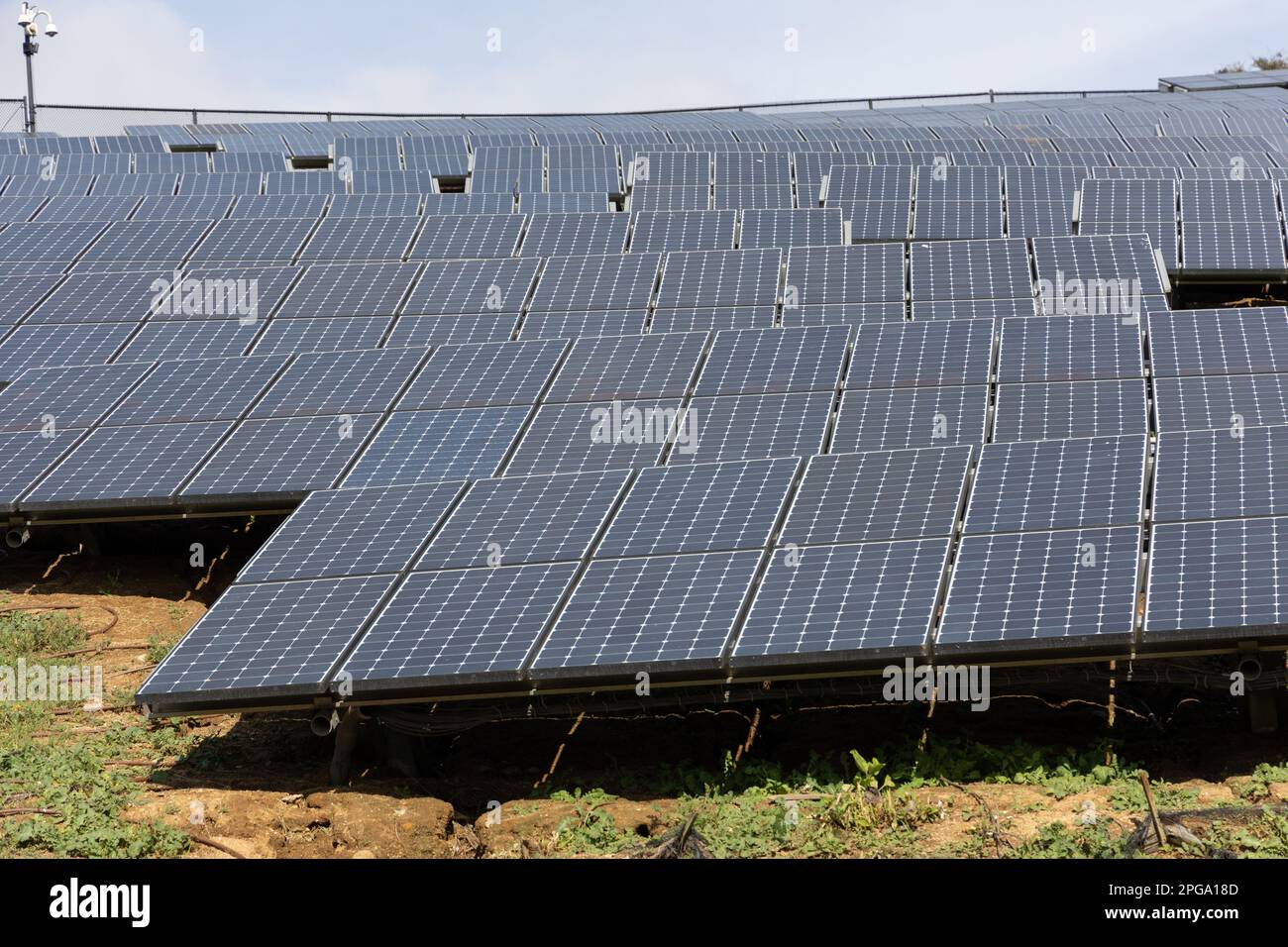 Large solar panel array hi-res stock photography and images - Alamy