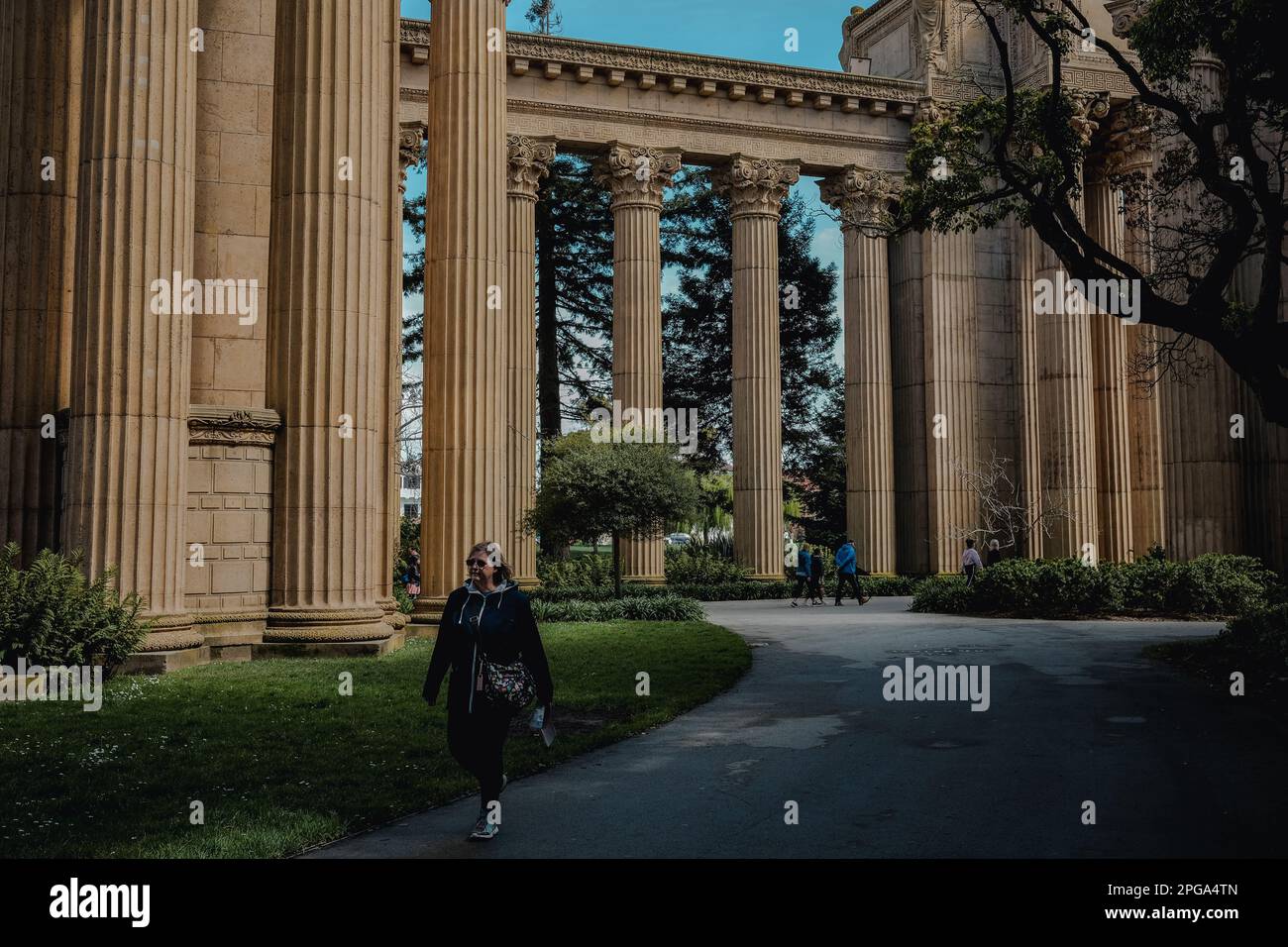 Tourist admire the stunning view of the Palace of Fine Arts and its ...