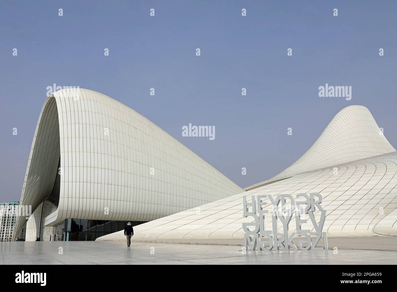 Heydar Aliyev Centre by Dame Zaha Hadid in Baku Stock Photo - Alamy