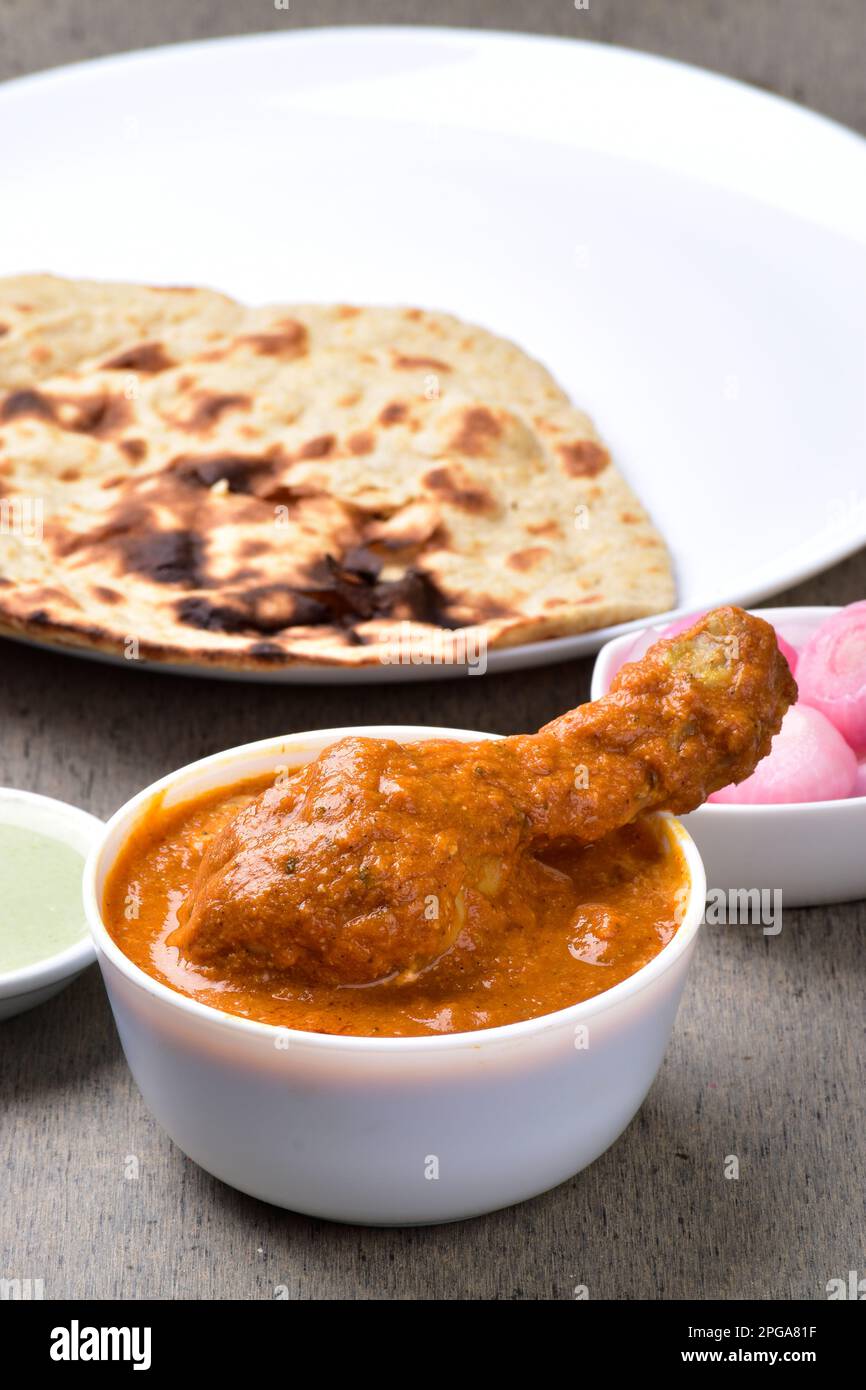 Butter chciken in bowl served with tandoori chapati Stock Photo - Alamy
